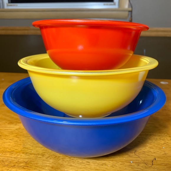 Pyrex | Kitchen | Vtg Pyrex 3 Clear Bottom Primary Color Mixing Bowls ...